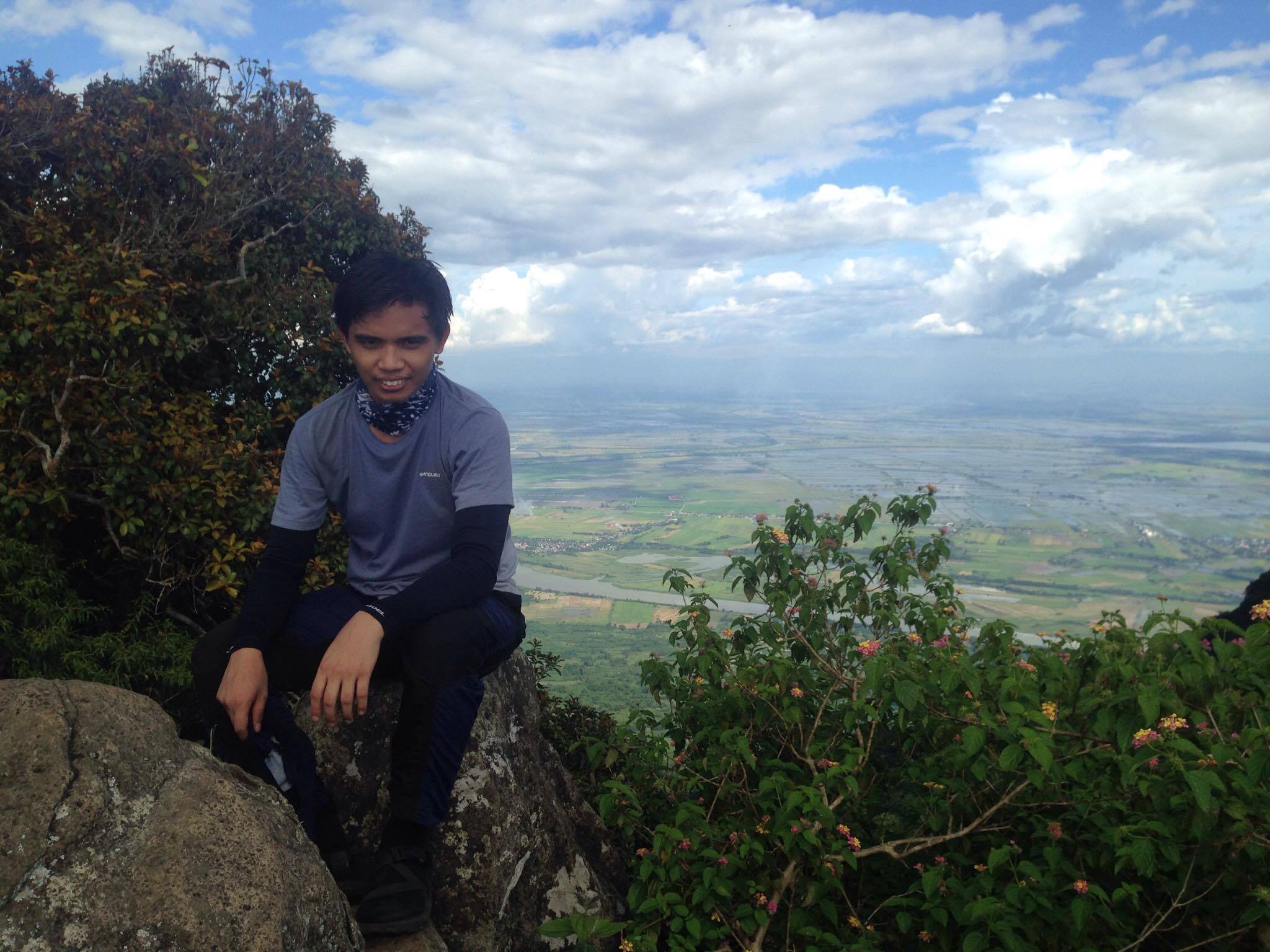 Mt. Arayat Traverse Dayhike Guide (Itinerary + Tips)