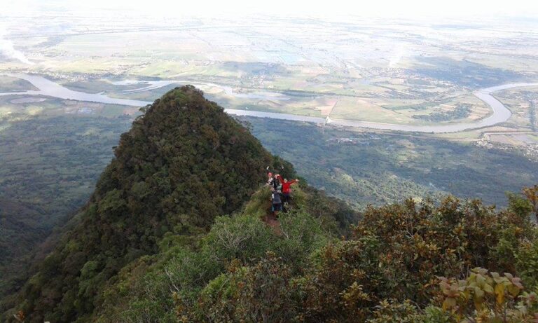 Mt. Arayat Traverse Dayhike Guide (Itinerary + Tips)