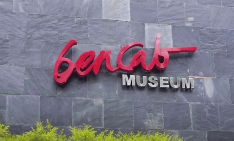 BenCab Museum - Hike To Mountains